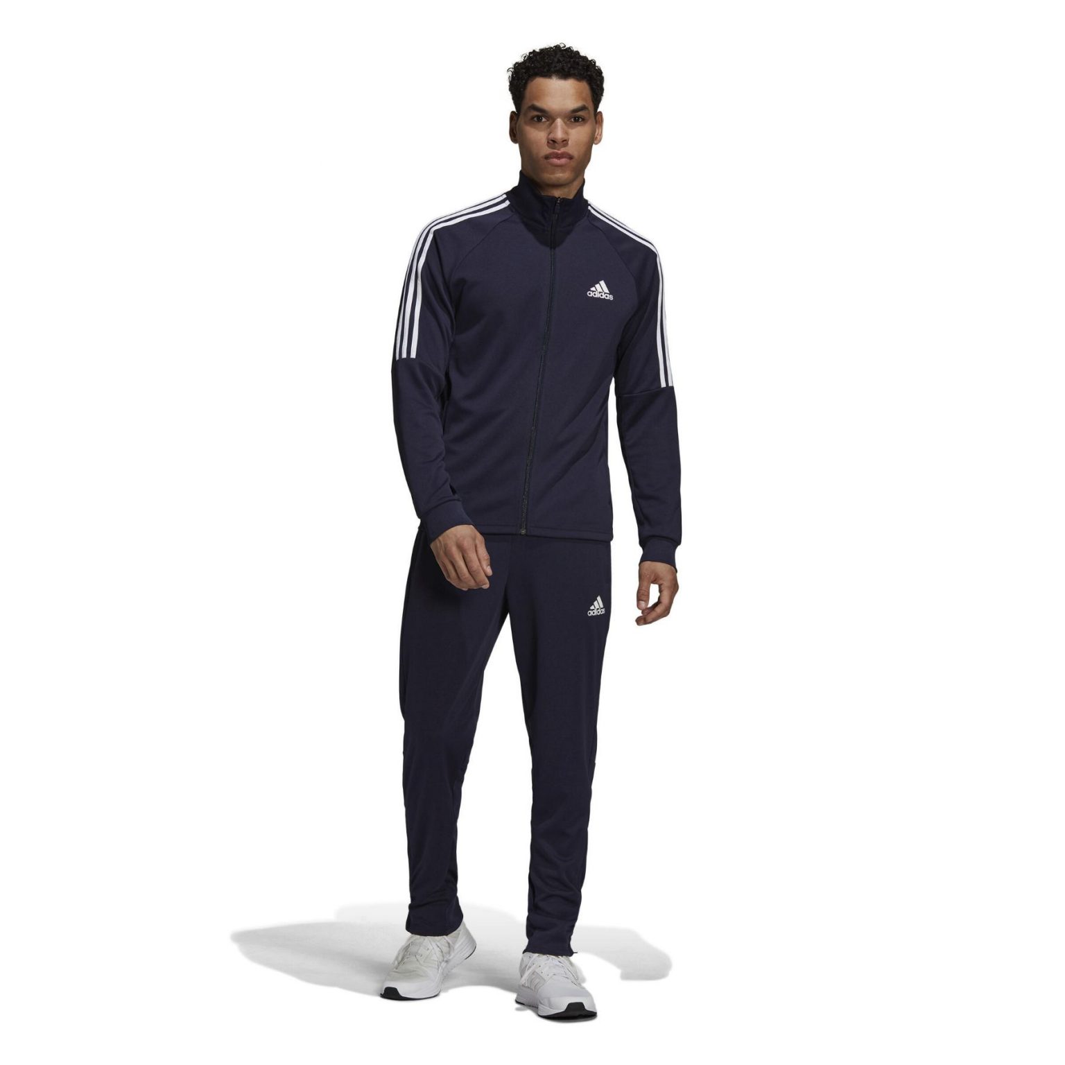 El chándal Adidas de Decathlon es el más vendido y hay un motivo: queda ...