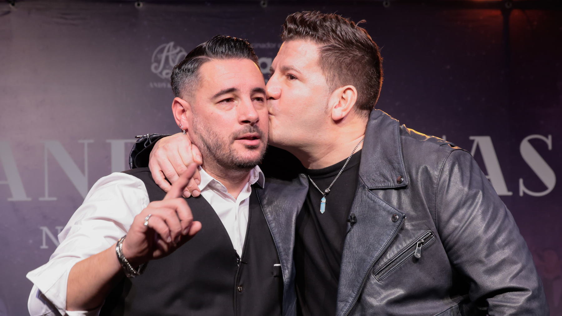 Andy y Lucas sorprenden a los pasajeros del Metro de Madrid cantando ...