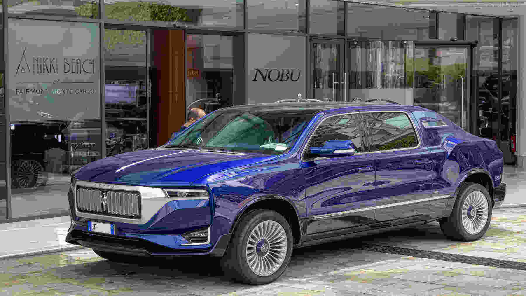 Este es el Aznom Palladium el hiper SUV que vuelve locos a los millonarios