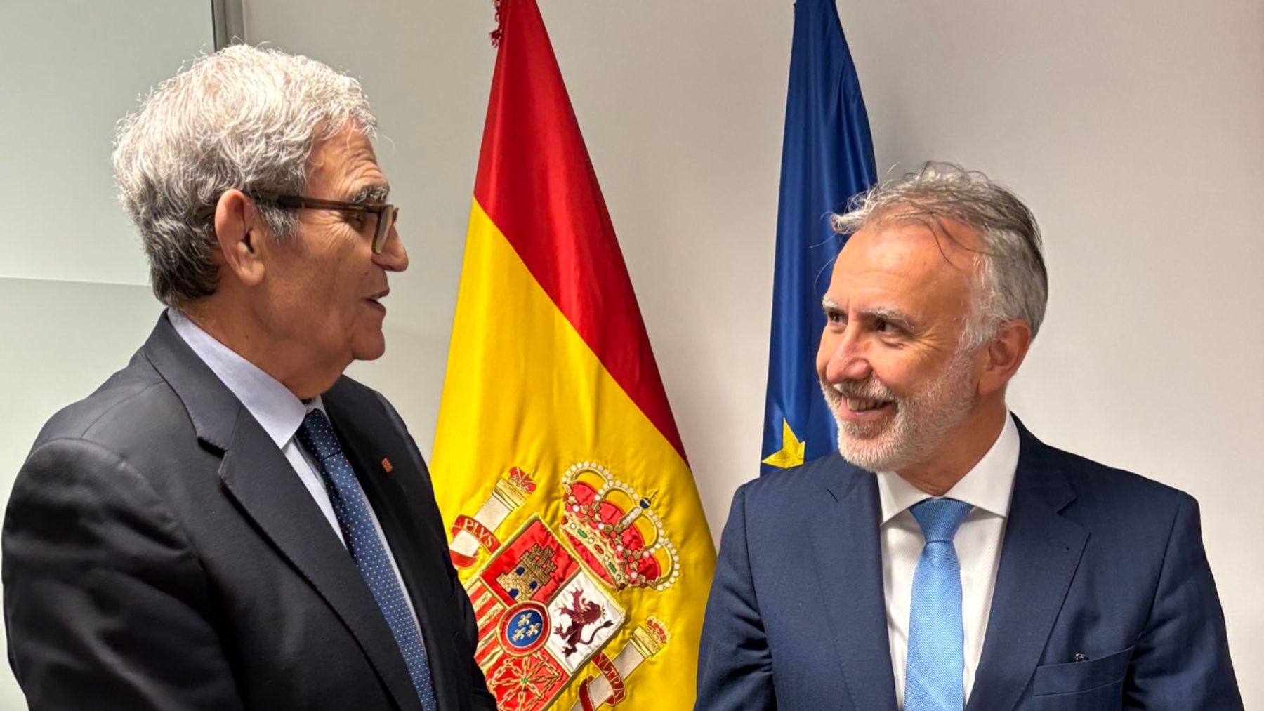 Ángel Víctor Torres se reúne con un immprtante miembro de la Masonería