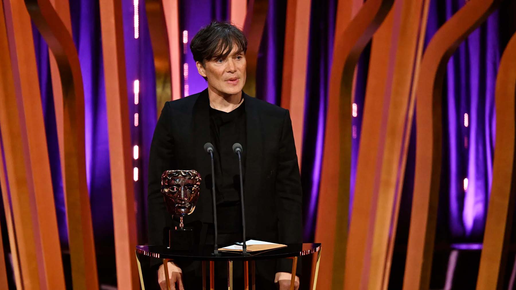 El momento más emotivo de los BAFTA 2024: Michael J. Fox y el triunfo ...