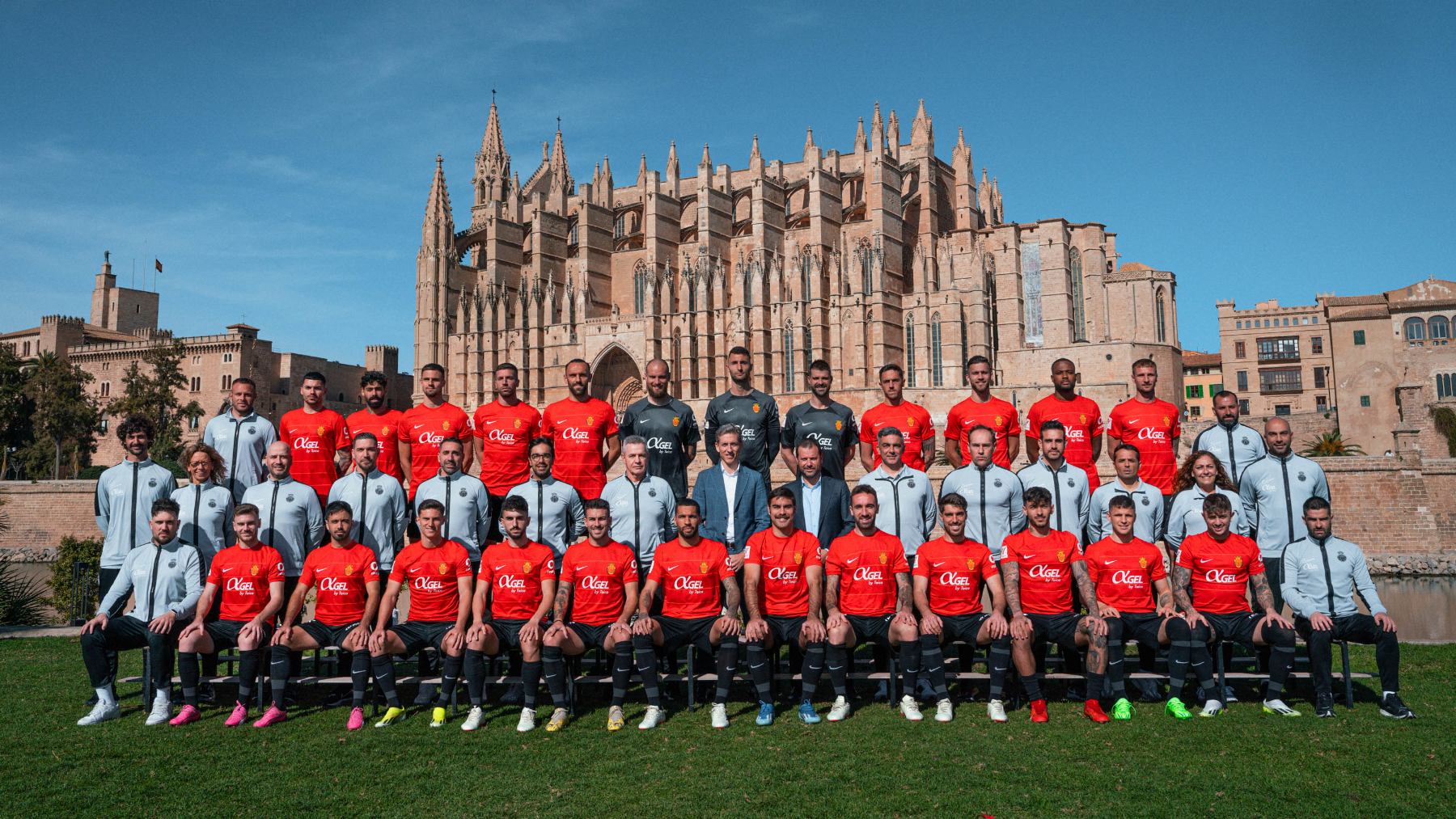 El Mallorca se viste de largo frente a La Seu