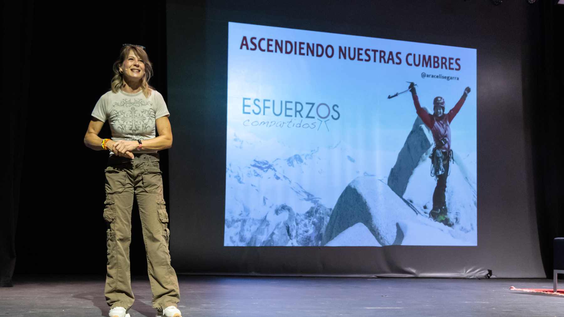 Esfuerzos Compartidos llena de escolares el Trui Teatre con Alex Roca y ...