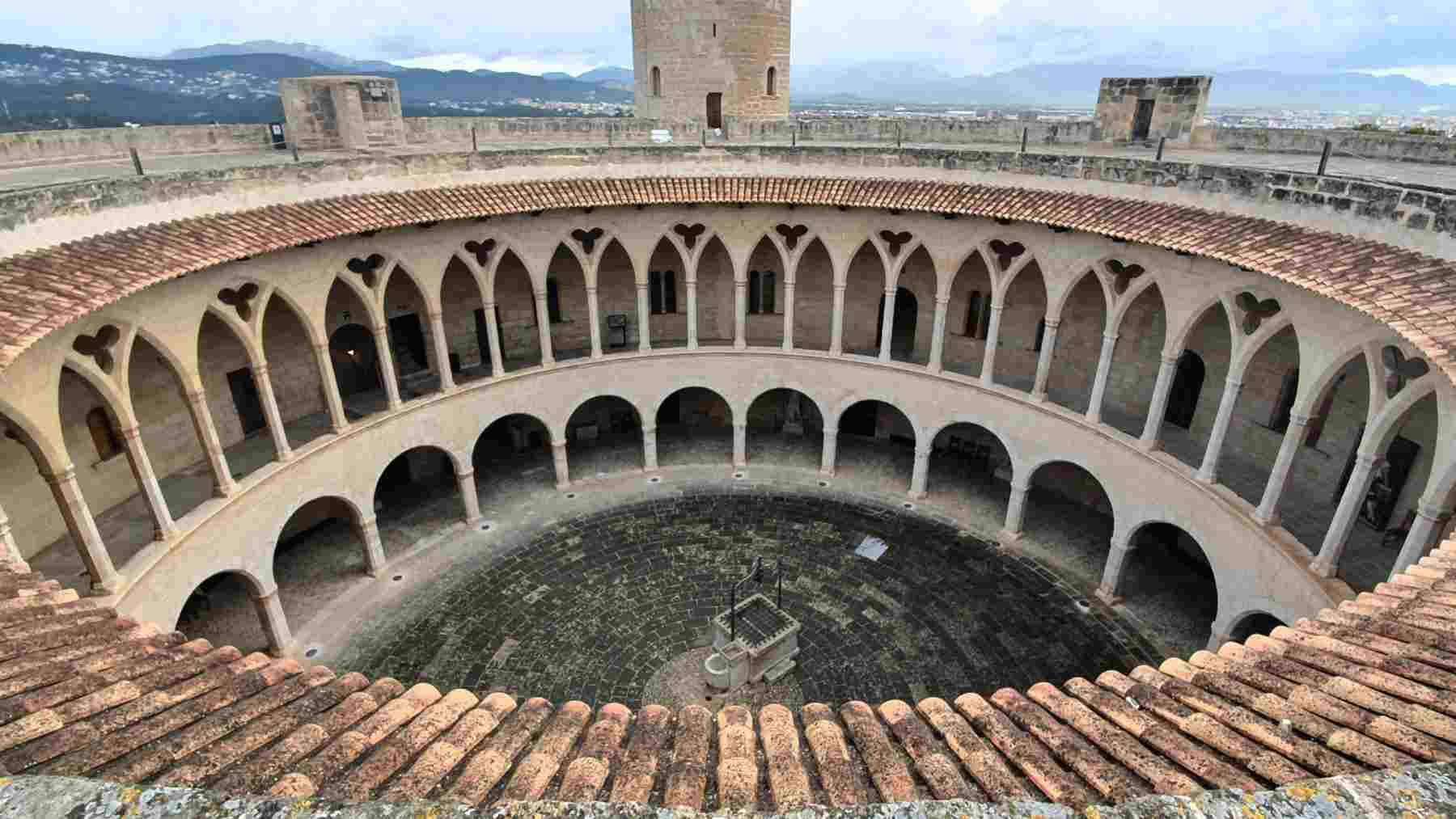 Castillo de Bellver: precios, horarios, qué ver y ubicación