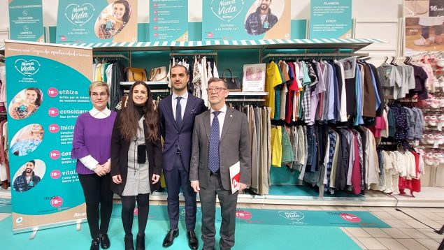 La ropa de segunda mano se abre camino en las grandes superficies
