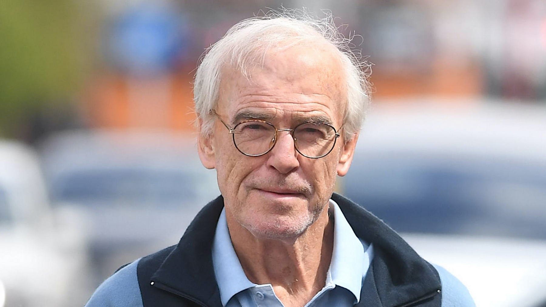 La radical transformación de Pierce Brosnan (007) para su última película