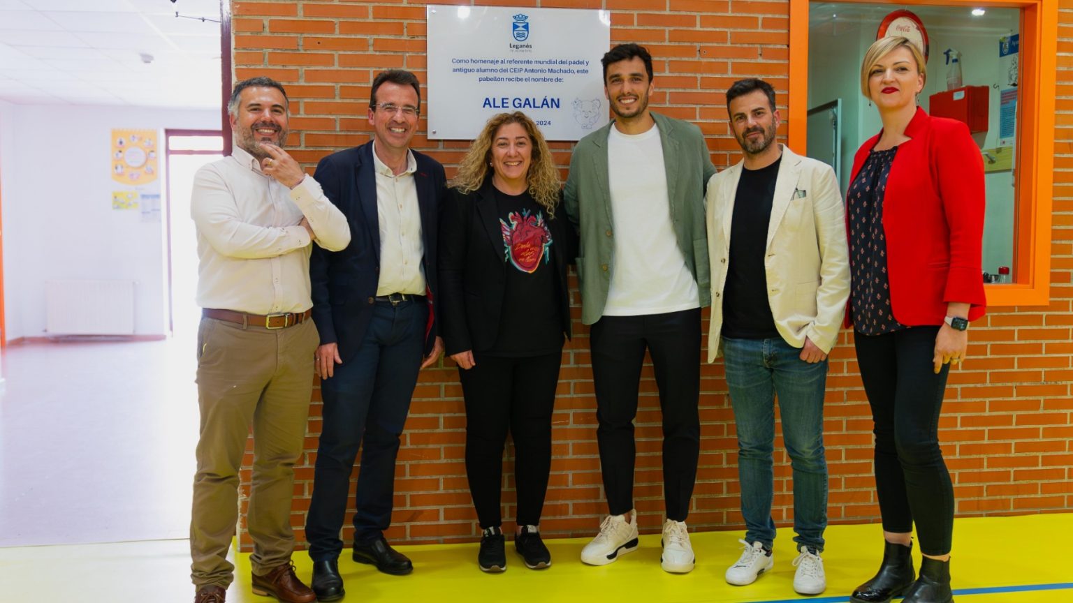 Ale Galán vuelve a su infancia para dar nombre al pabellón deportivo de ...