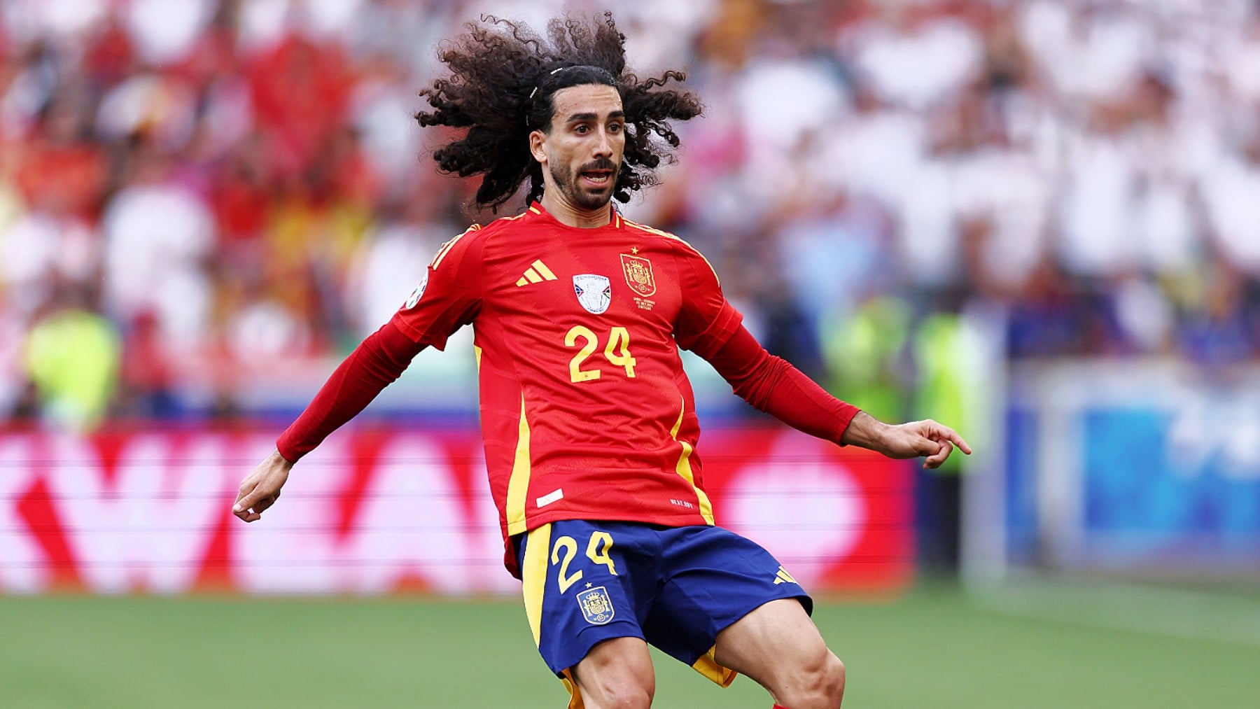 Quién es Marc Cucurella: su familia, su pelo, cuánto cobra y en qué ...