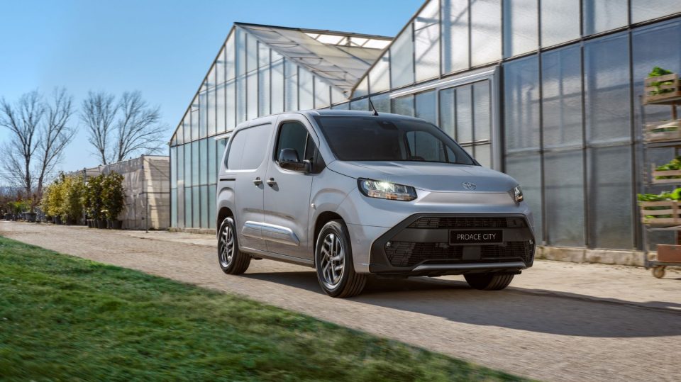 Toyota renueva las motorizaciones de sus vehículos profesionales