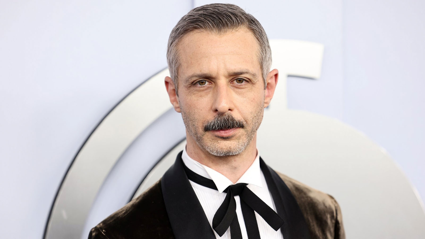 Jeremy Strong gana su primer Tony gracias a la obra 'Un enemigo del pueblo'