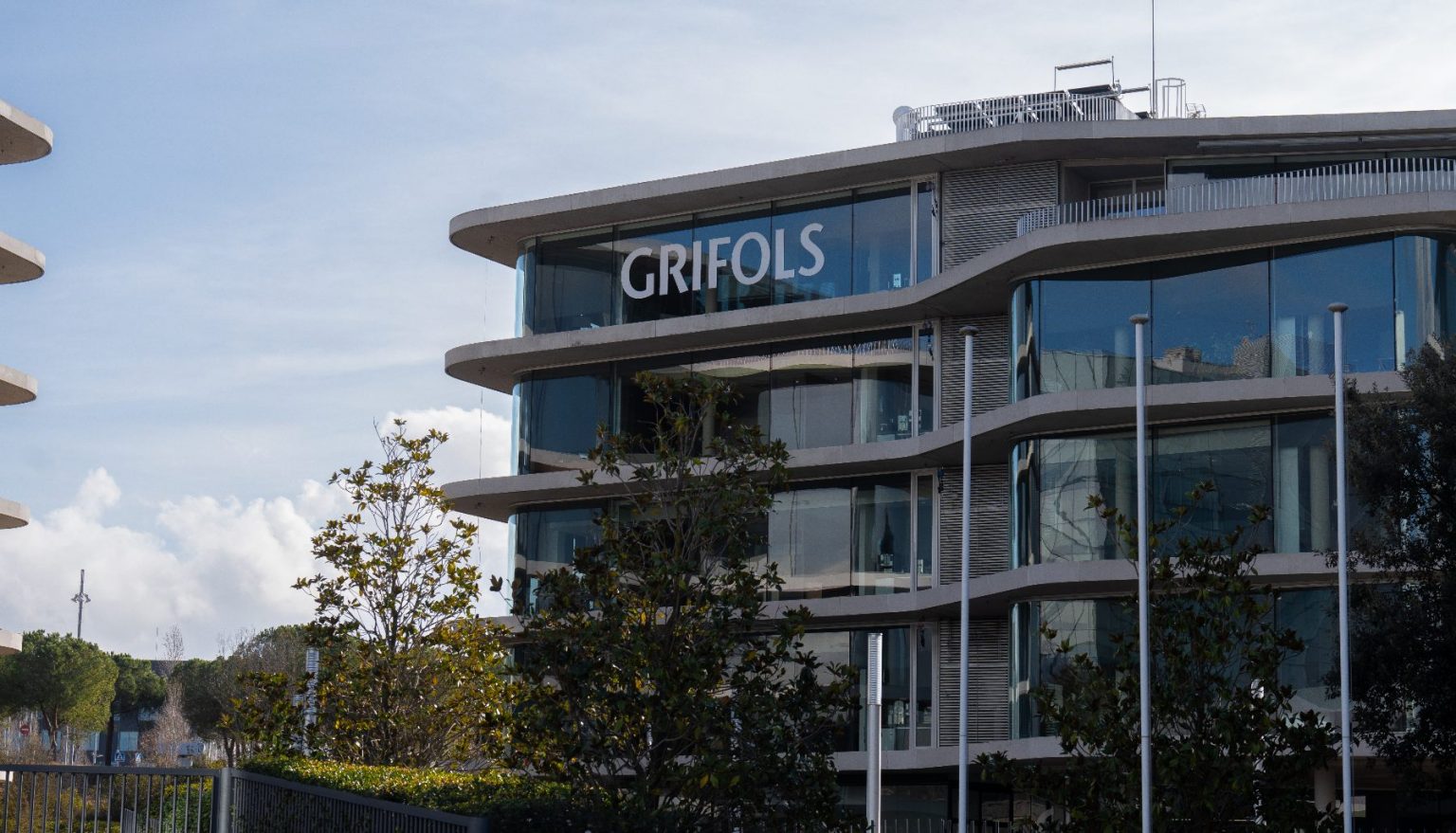 La familia Grifols prepara una OPA conjunta con Brookfield