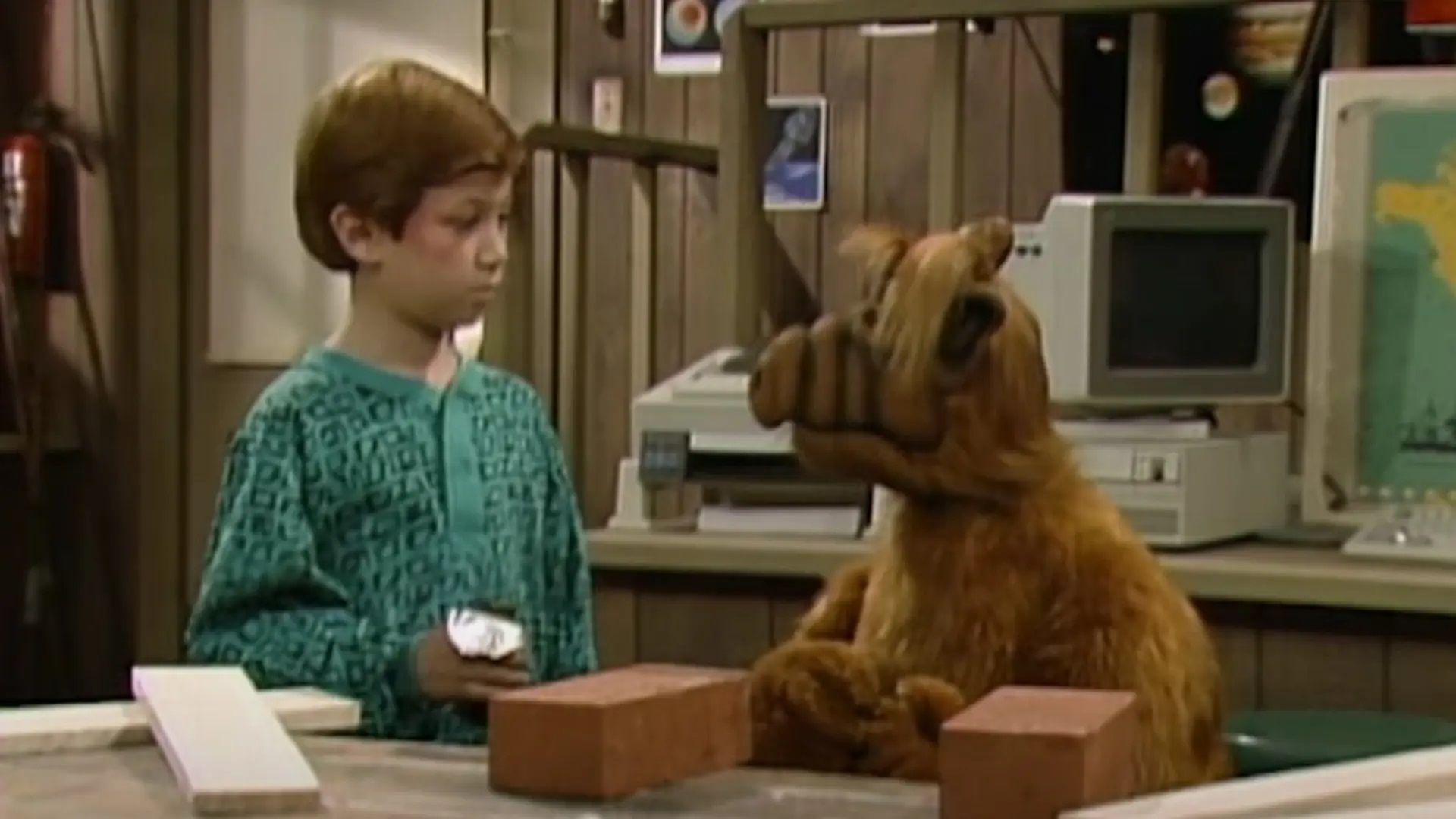 Muere Benji Gregory, el niño de la mítica serie Alf, en extrañas ...
