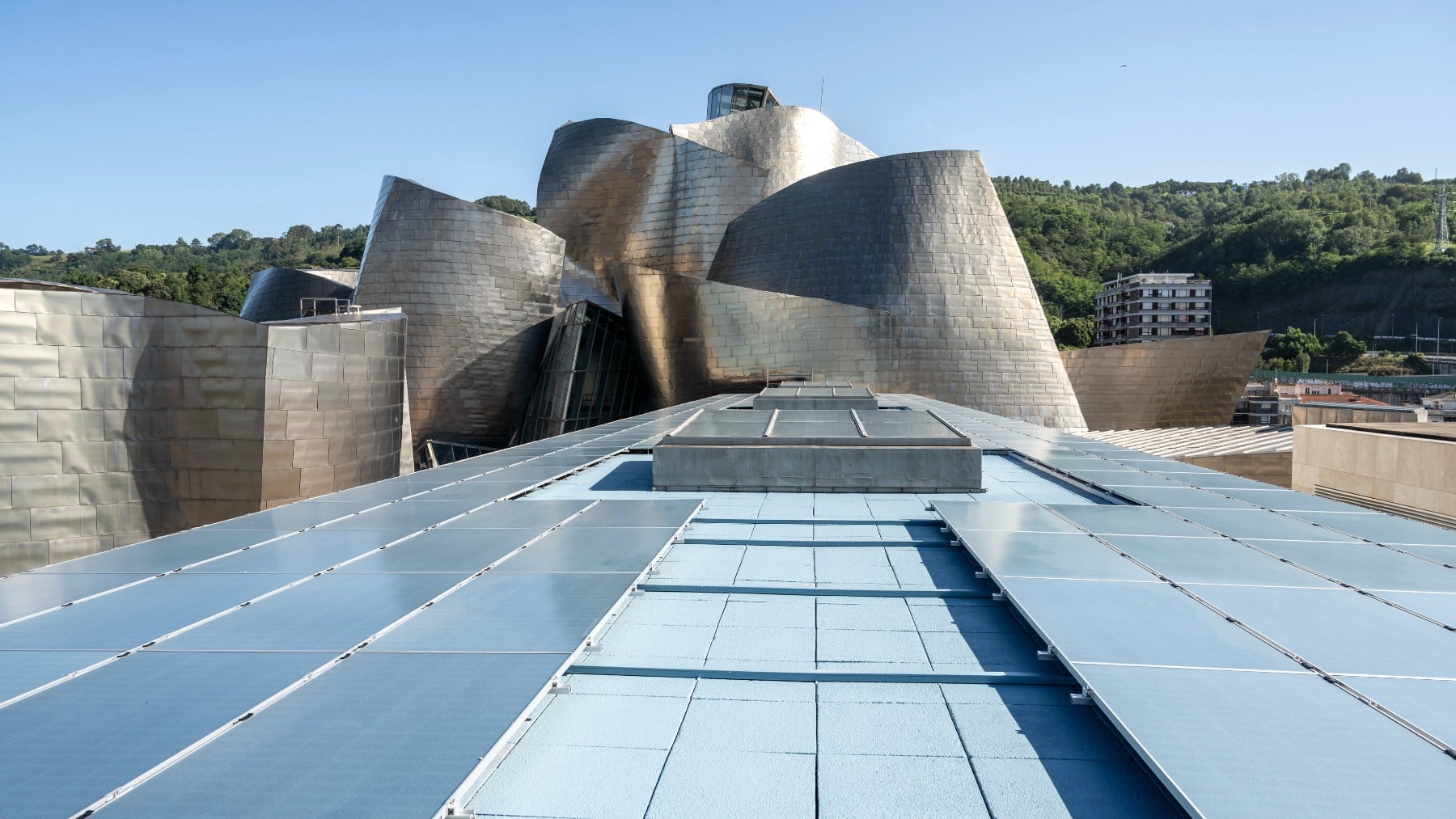 El Guggenheim Bilbao adopta el autoconsumo con 300 paneles solares