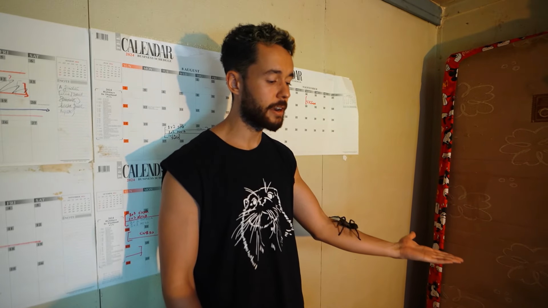 Frank Cuesta recibe a The Grefg en su santuario con una tarántula ...