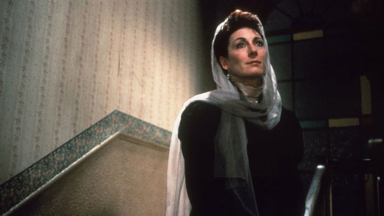 Dónde ver 'Dublineses': la película a la que Pedro Almodóvar rinde tributo en 'La habitación de ...