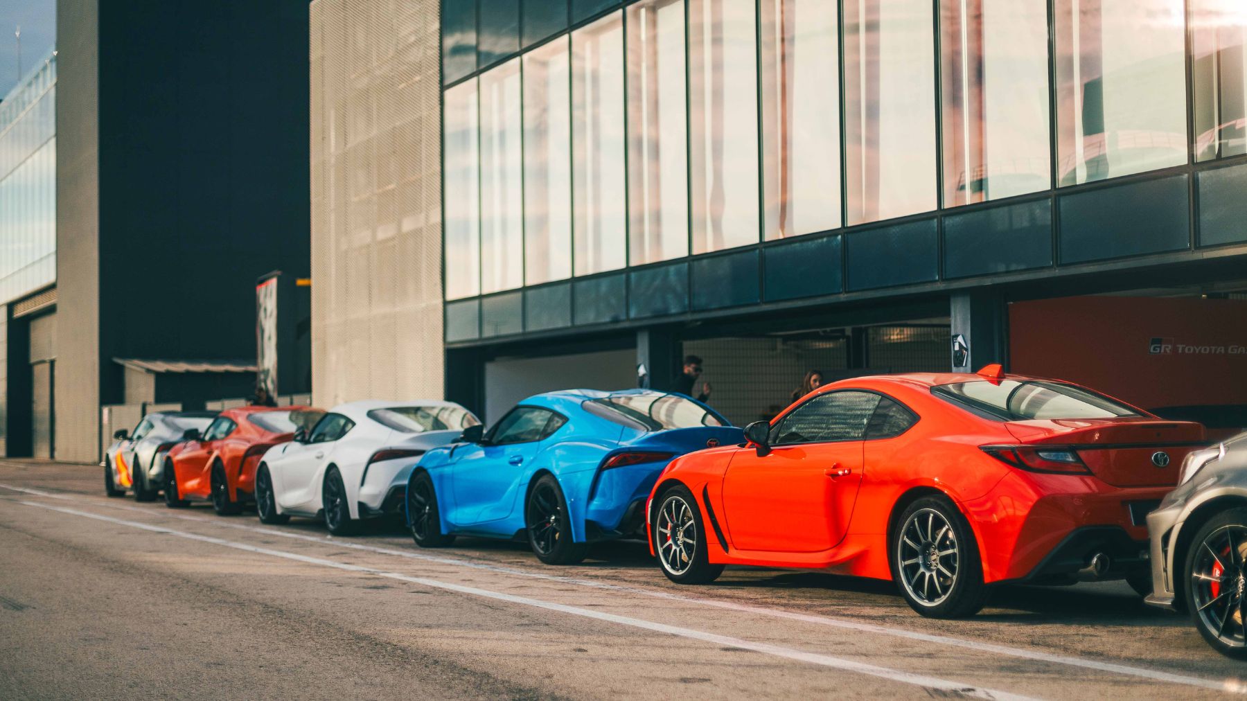 Toyota GR Day: al volante de los coches deportivos de la marca en circuito