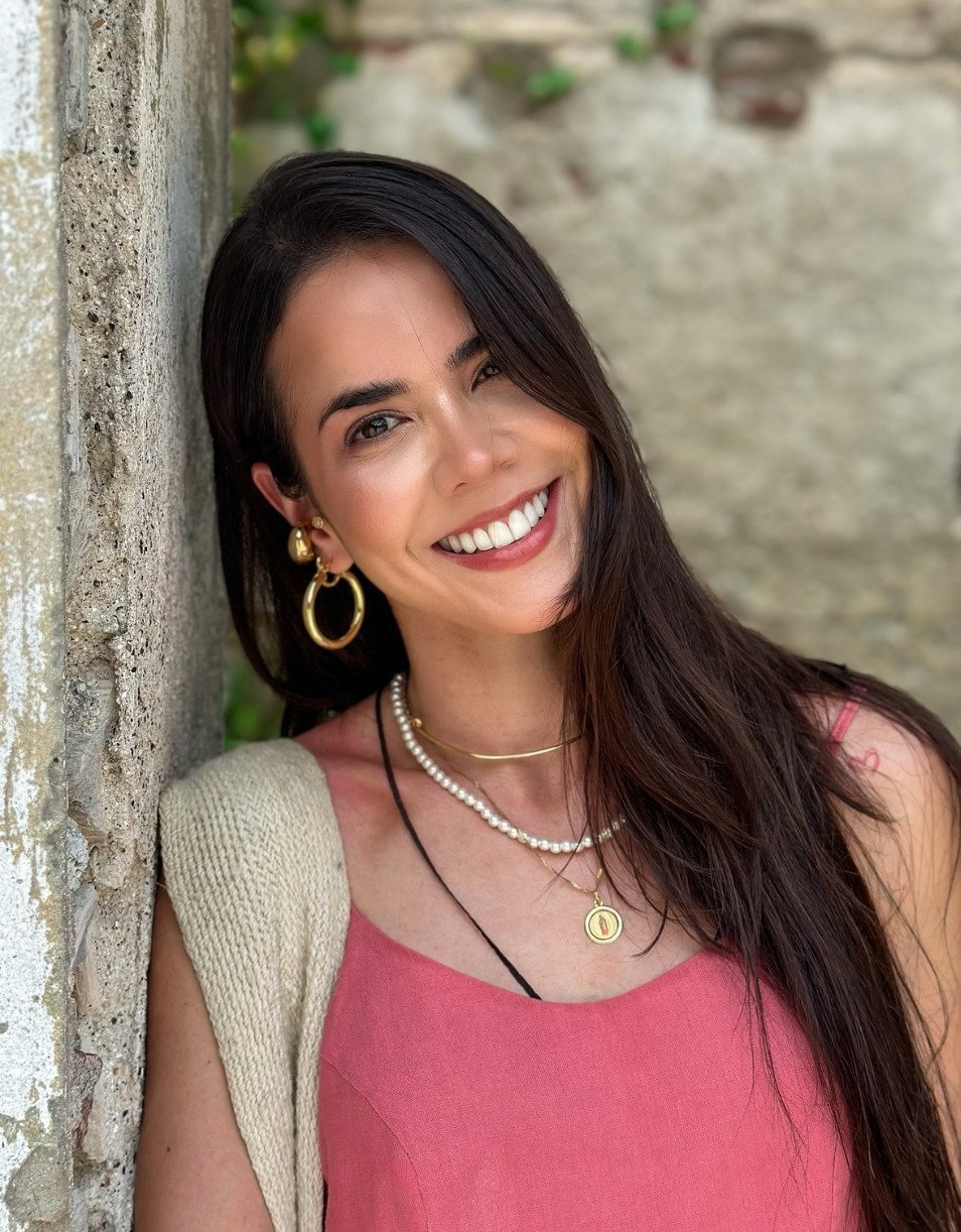 Laura de León: su edad, su pareja y biografía de Juana en 'Rojo Carmesí'