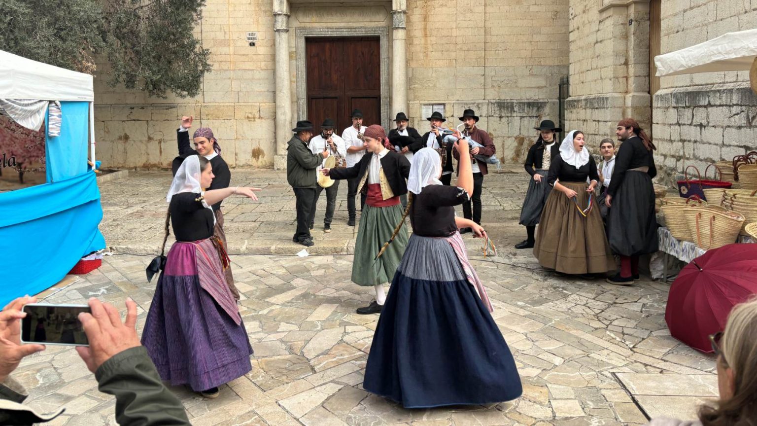 Miles de personas celebran en Inca el Dijous Bo, la 'Madre de Todas las ...