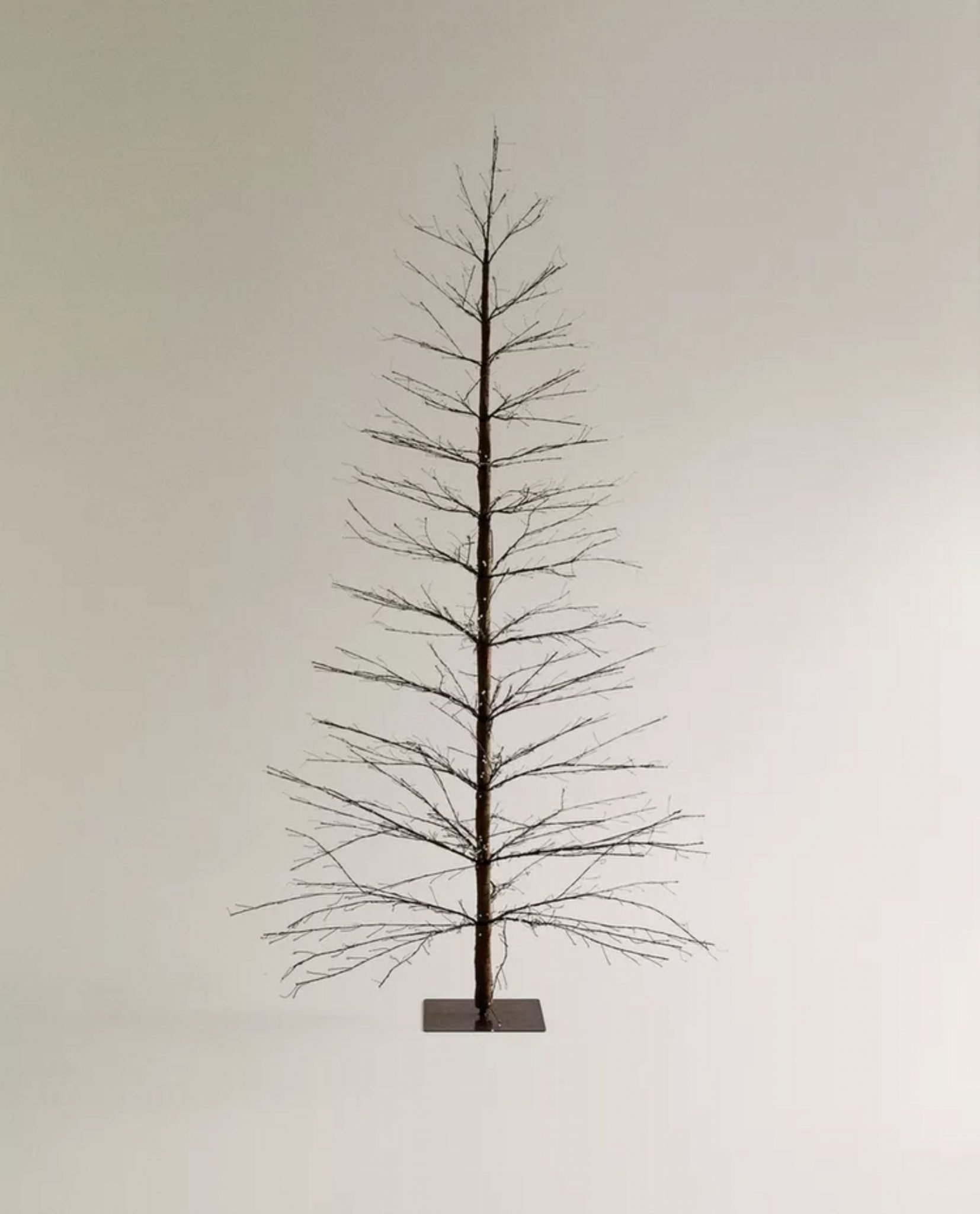 El árbol de Navidad de Zara Home que arrasa: minimalista, elegante y perfecto para casas pequeñas