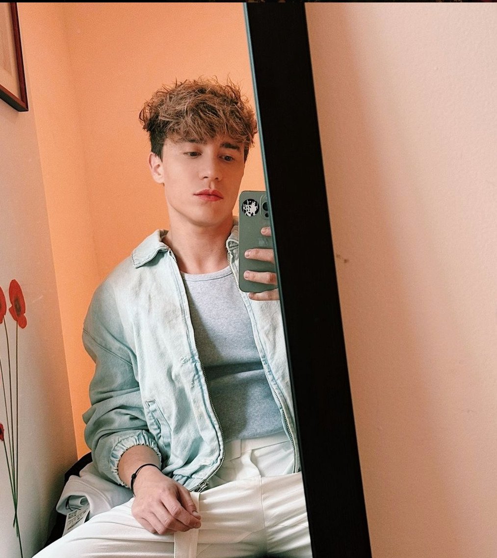 Quién es Carlos Marco: su edad, su pareja, su pasado en Auryn y su ...