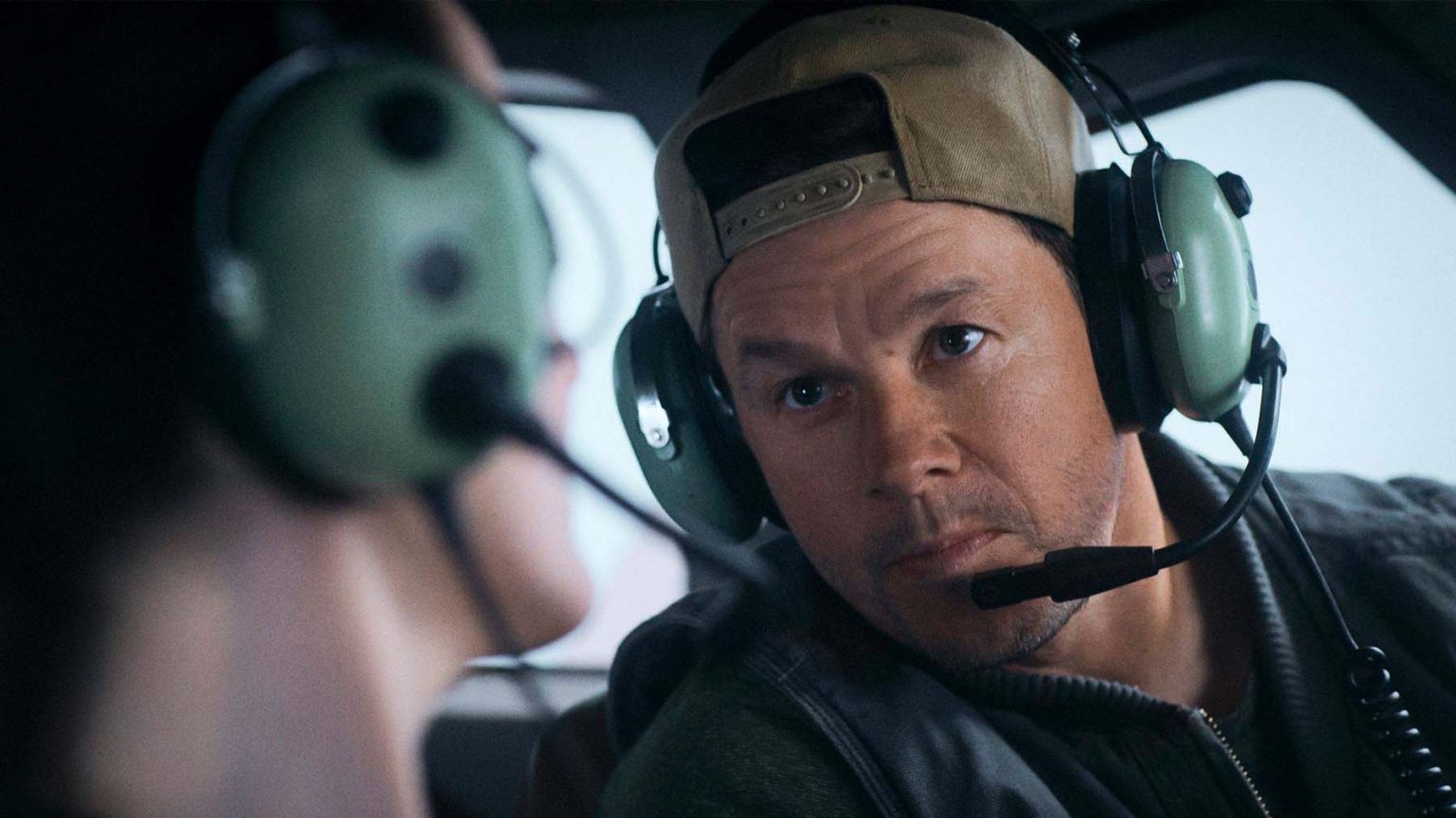 Tráiler de 'Amenaza en el aire': Mel Gibson dirige a Mark Wahlberg en ...