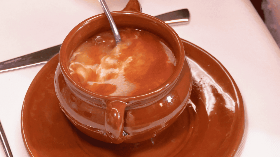Sopa castellana tradicional: la receta reconfortante de toda la vida