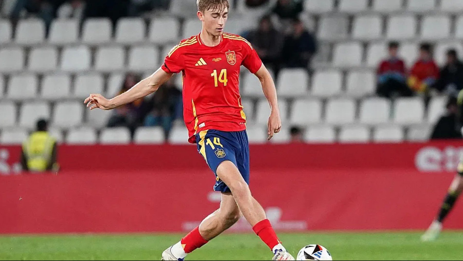 Quién es Dean Huijsen: edad, dónde nació, su familia, cuánto mide y en ...