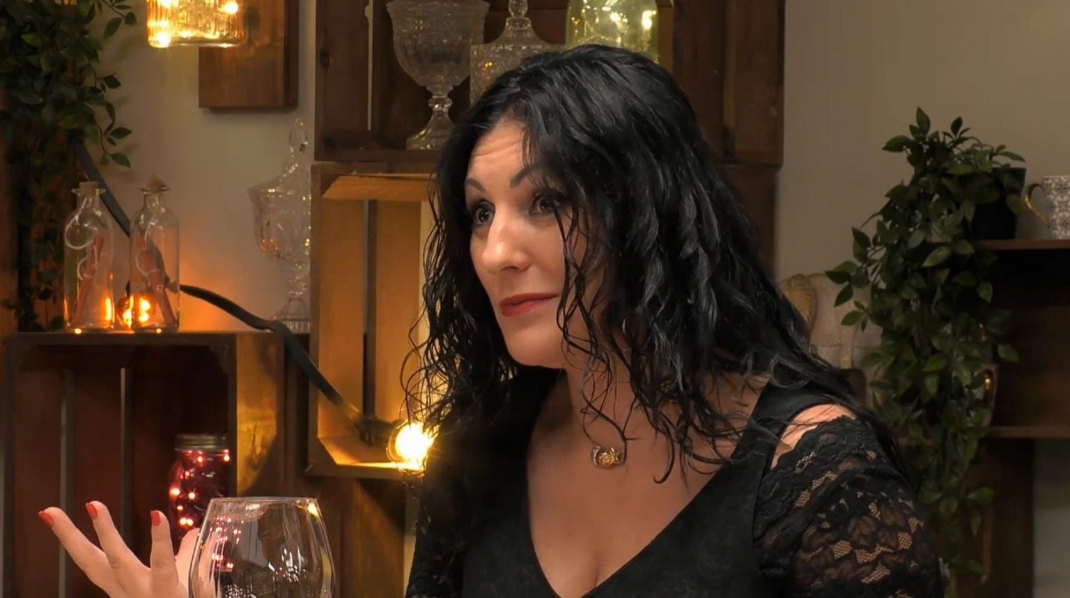 First Dates: una soltera consigue espantar a su cita