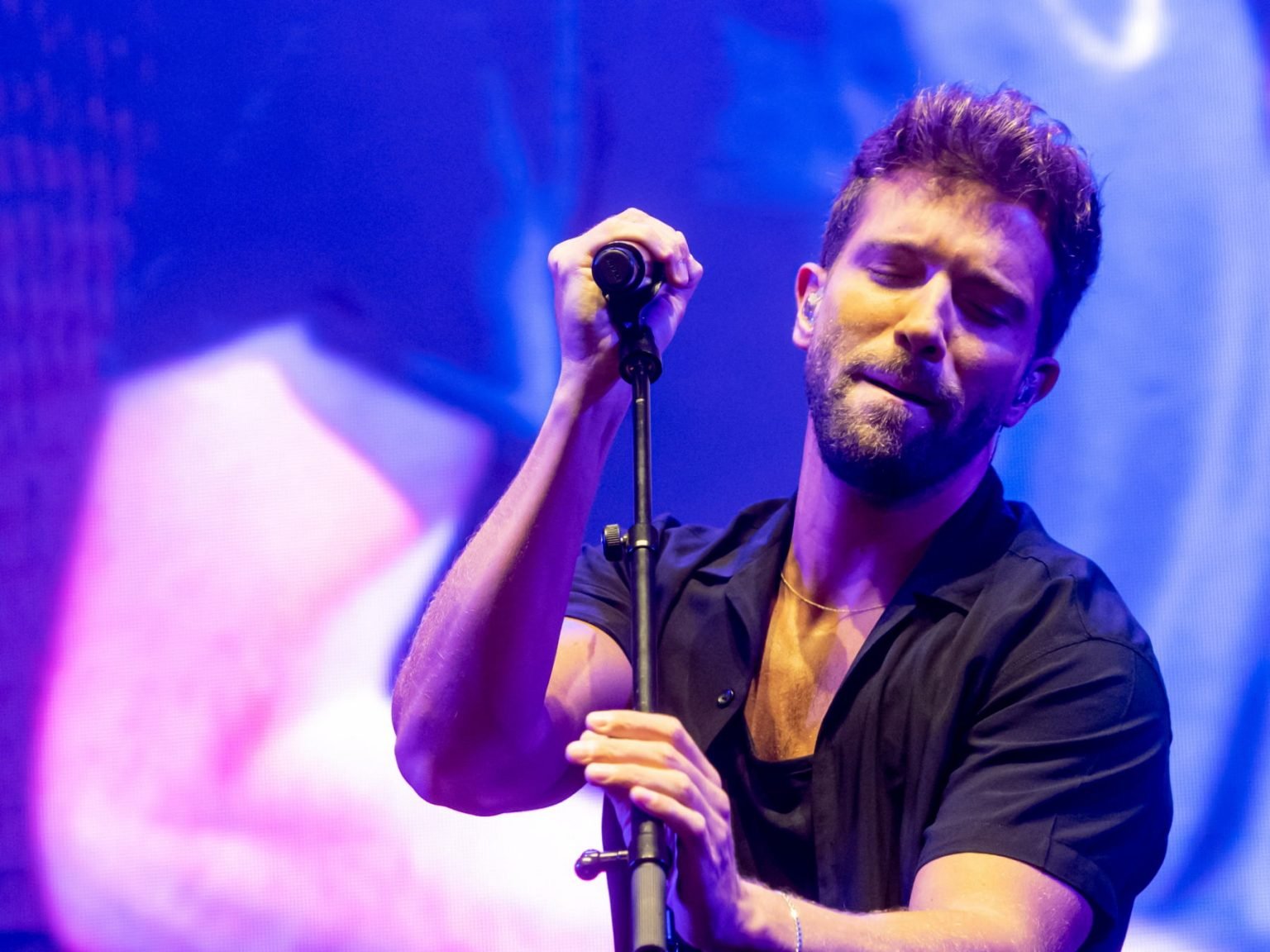 Todo sobre Pablo Alborán: su edad, su pareja, dónde vive, sus padres y ...