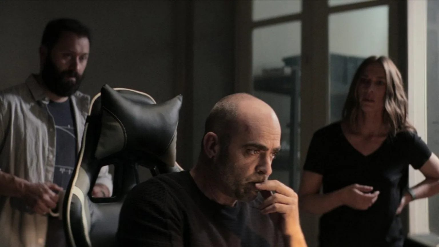 La serie de Luis Tosar de 6 episodios que está en Netflix: es adictiva ...