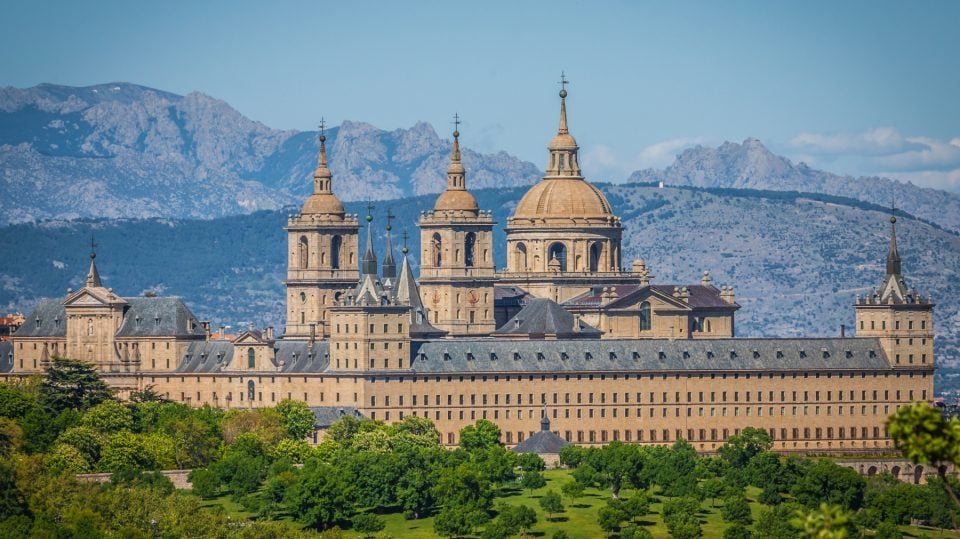 San Lorenzo de El Escorial: historia, naturaleza y buena mesa en una ...