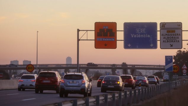DGT: los vehículos eléctricos pierden prioridad en los carriles Bus VAO