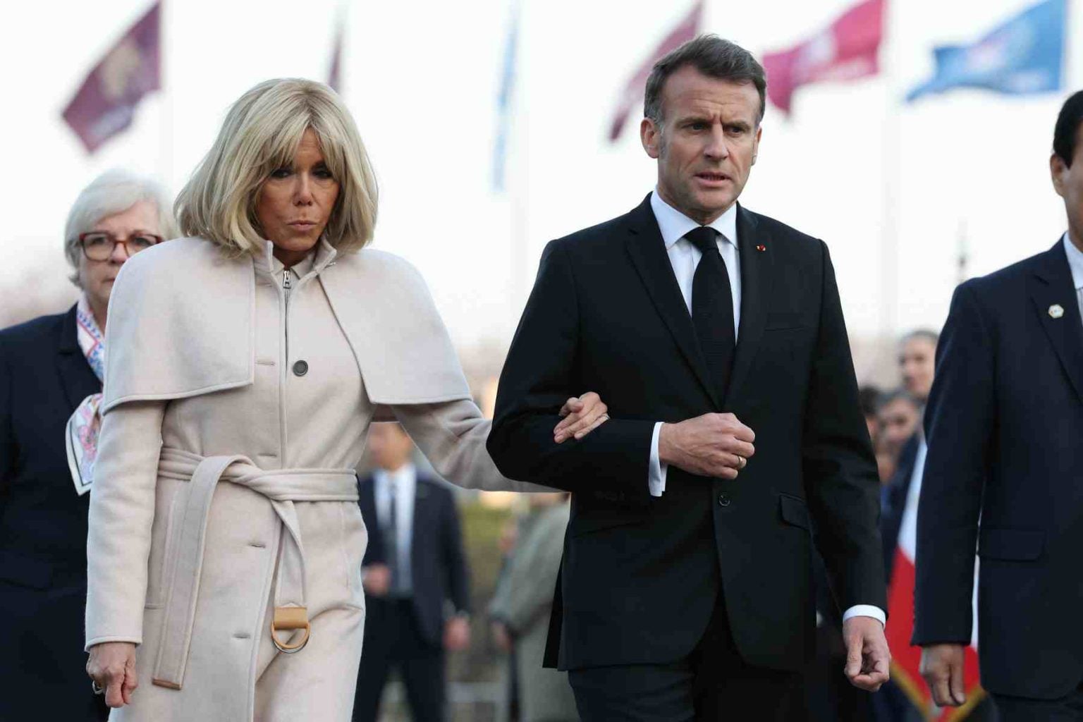 Brigitte Y Emmanuel Macron La Versión Que Lo Cambia Todo Sobre Su