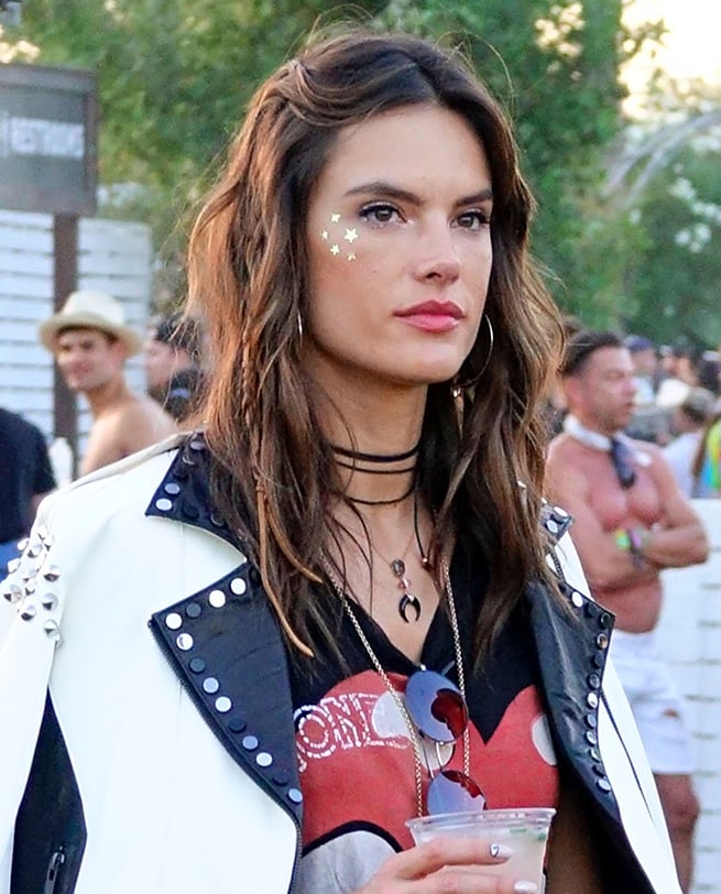 El choker sigue más vivo que nunca en el festival de Coachella