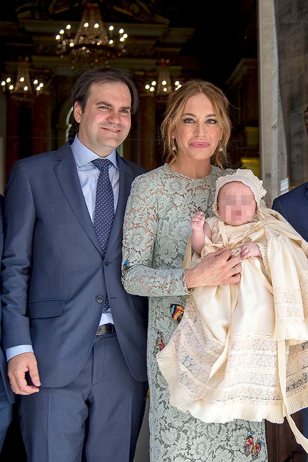 Gema Ruiz y Juan Díaz bautizan a su hijo Juan Díaz