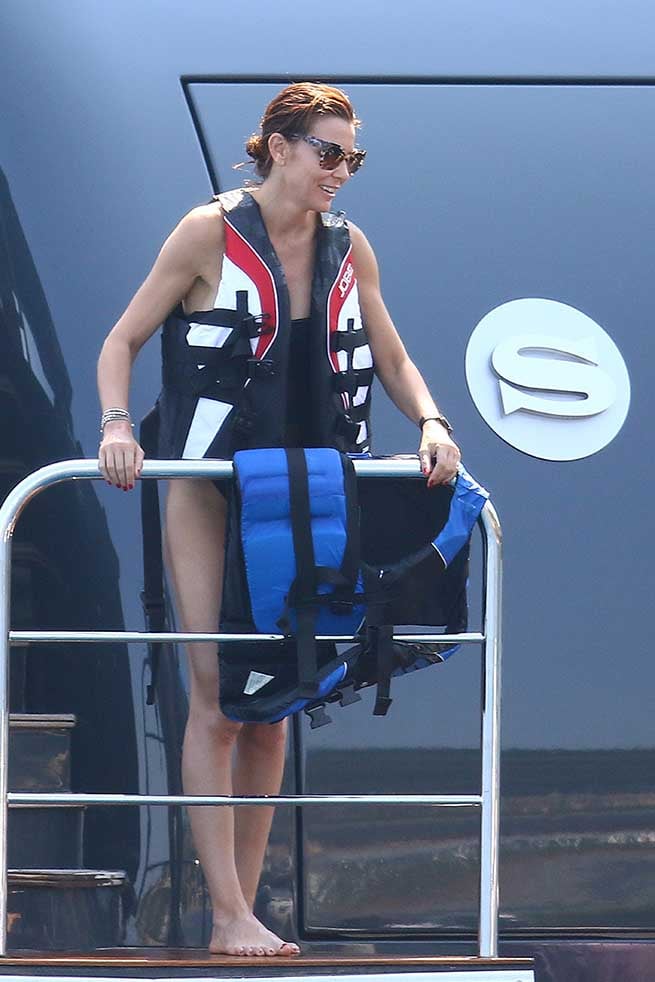 Mar Flores disfruta del verano en bikini con Elías Sacal