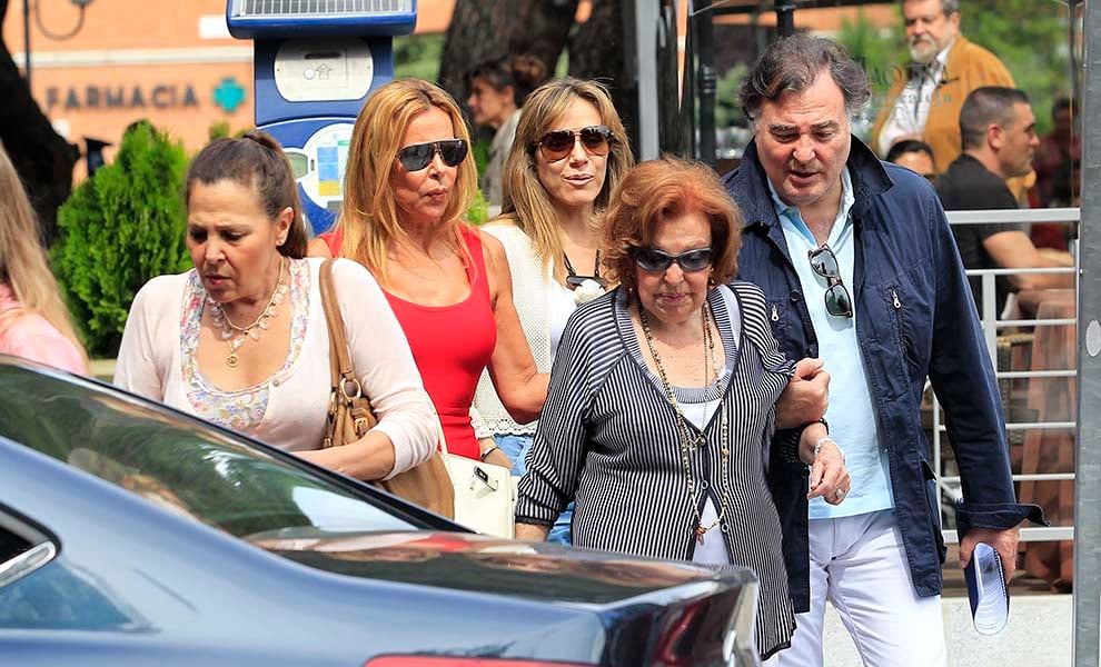 La preocupación de Ana Obregón: su madre, ingresada de urgencia