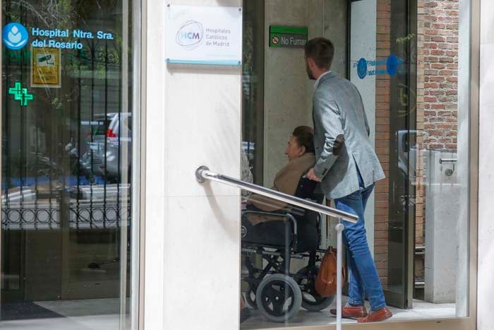 María Zurita recibe las primeras visitas en el hospital
