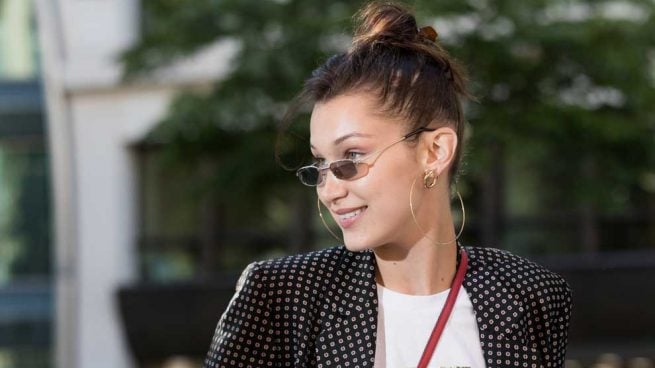 Los vaqueros de Bella Hadid la dejan ¡con el culo al aire!