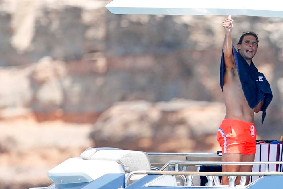 EN IMÁGENES: Rafa Nadal veranea en Ibiza, sin Xisca pero con amigos