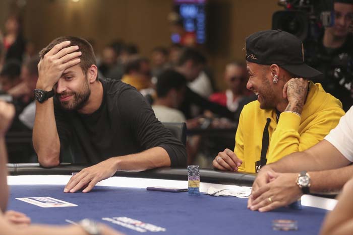 Piqué y Neymar se pasan al póker y presumen de amistad