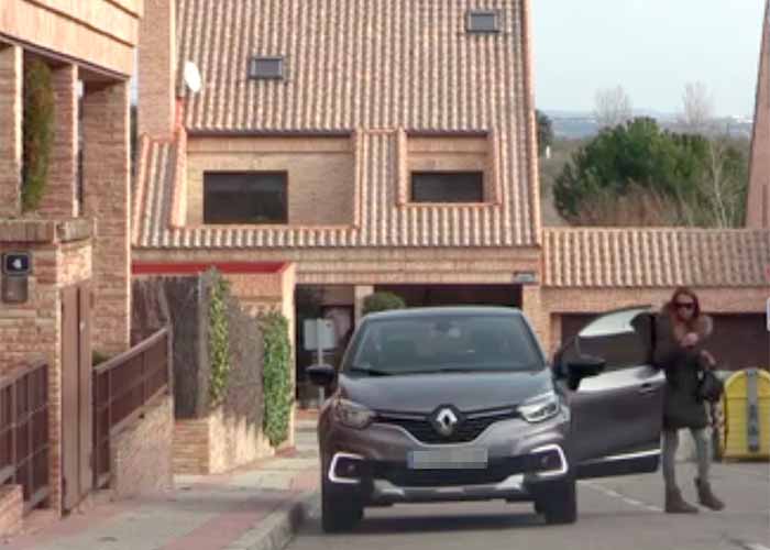 La mujer de Toño Sanchís, Lorena Romero, llega a su casa a horas de ...