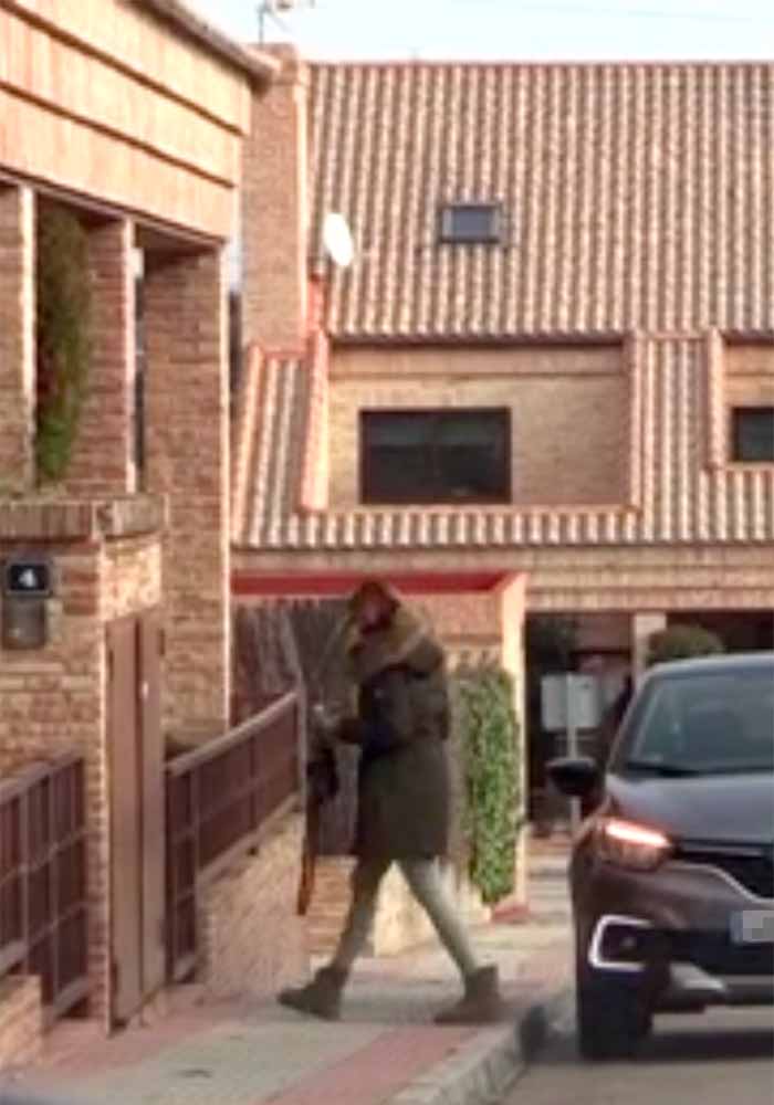 La mujer de Toño Sanchís, Lorena Romero, llega a su casa a horas de ...