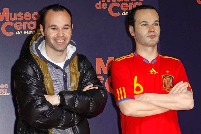 Andrés Iniesta descubre su peor figura de cera y no es la de Madrid