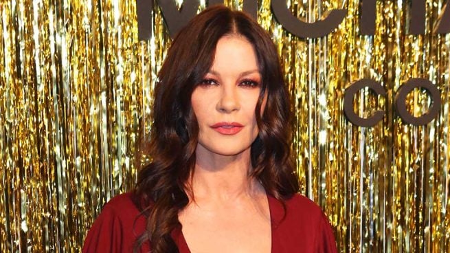 Catherine Zeta Jones y su radical cambio de look, ¿o tiene truco?