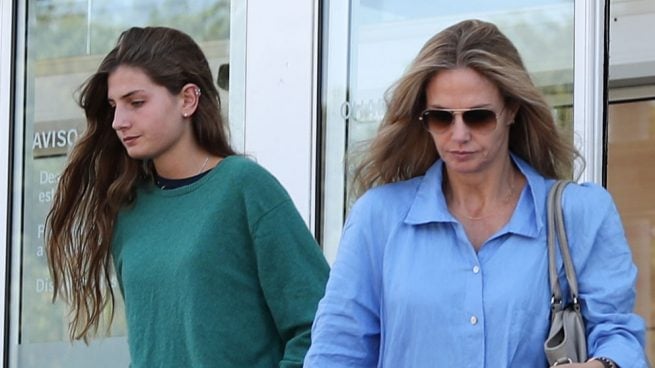 Cayetano Martínez de Irujo: Su hija Amina y Genoveva Casanova acuden al ...