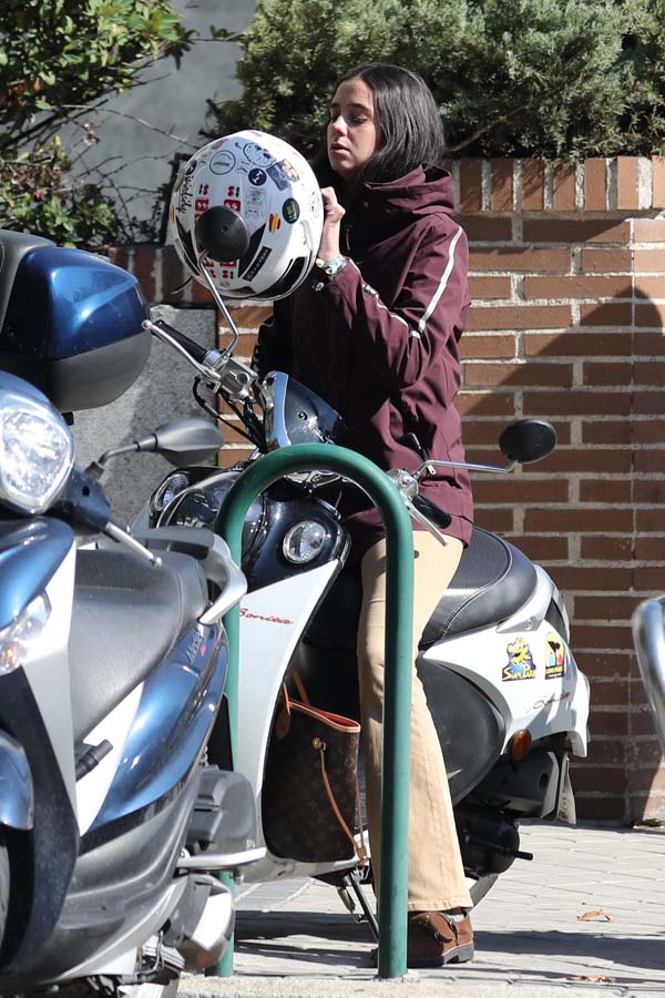 Victoria Federica: Los trucos para customizar su casco de moto