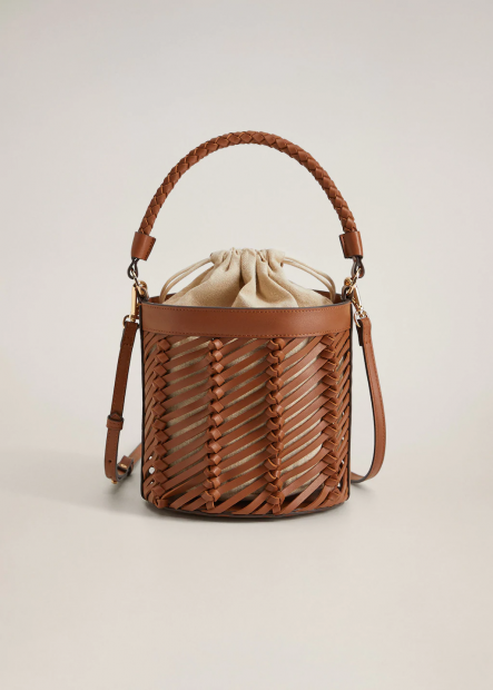 Así será el bolso del verano, tipo saco y de colores claros