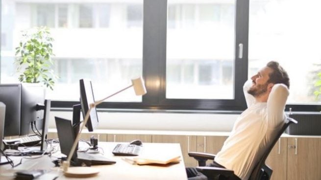 Ejercicios y hábitos para mantener la espalda sana mientras teletrabajamos