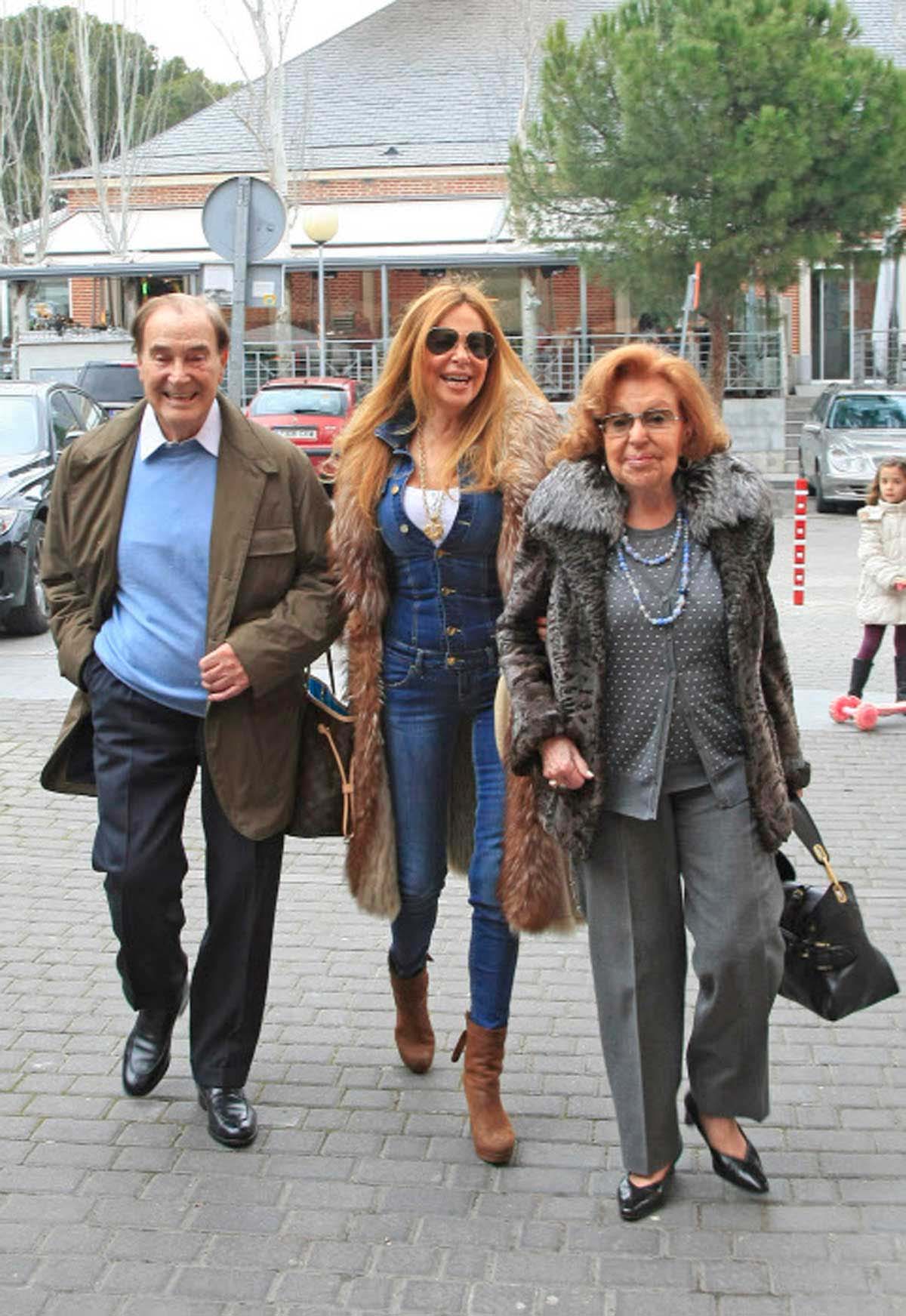 Ana Obregón vuelve viral el reencuentro de sus padres y regresa al ...